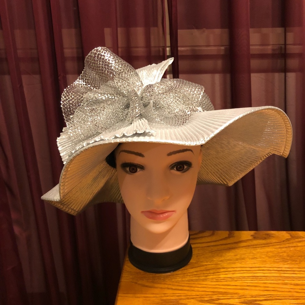 Silver Church Hat - Gem